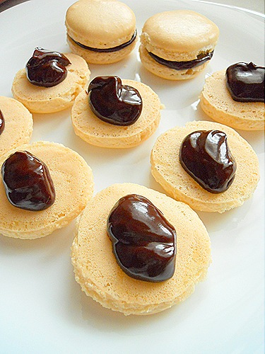 Μα...γυρεύοντας με την Αλεξάνδρα: Macarons με ganache σοκολάτας